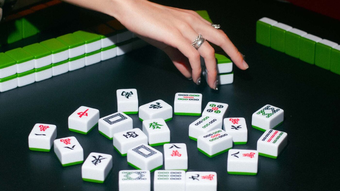 Where Mahjong Beginners in Honolulu Dive Right In » FLUX